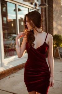 Cómo vestirse para un concierto de noche 2024 - QNoche