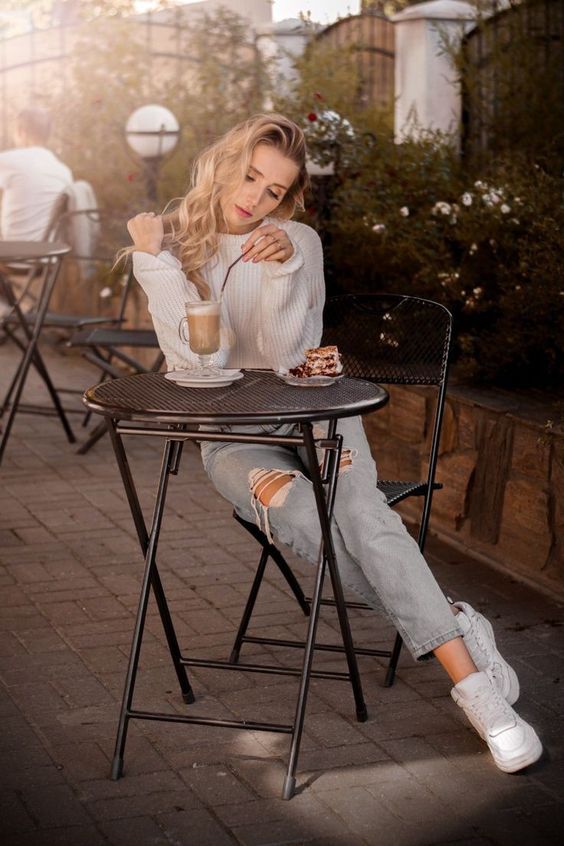 Como vestir para tomar un café - Moda 2024 - QNoche